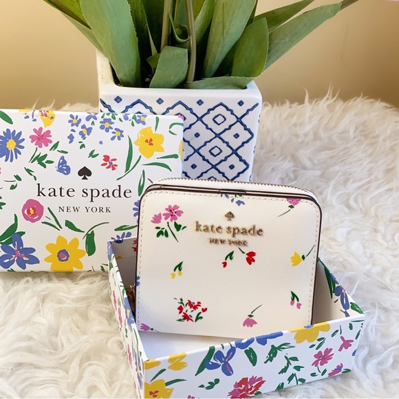 kate spade | Bags | Kate Spade Boxed Garden Floral Small Billfold ...